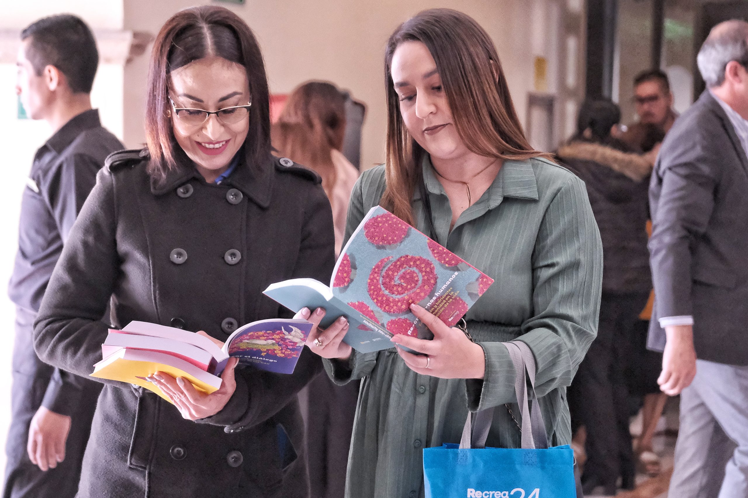 Presentan tres obras más de la colección “Re-crear la Educación. Ser, estar y pertenecer a la ...